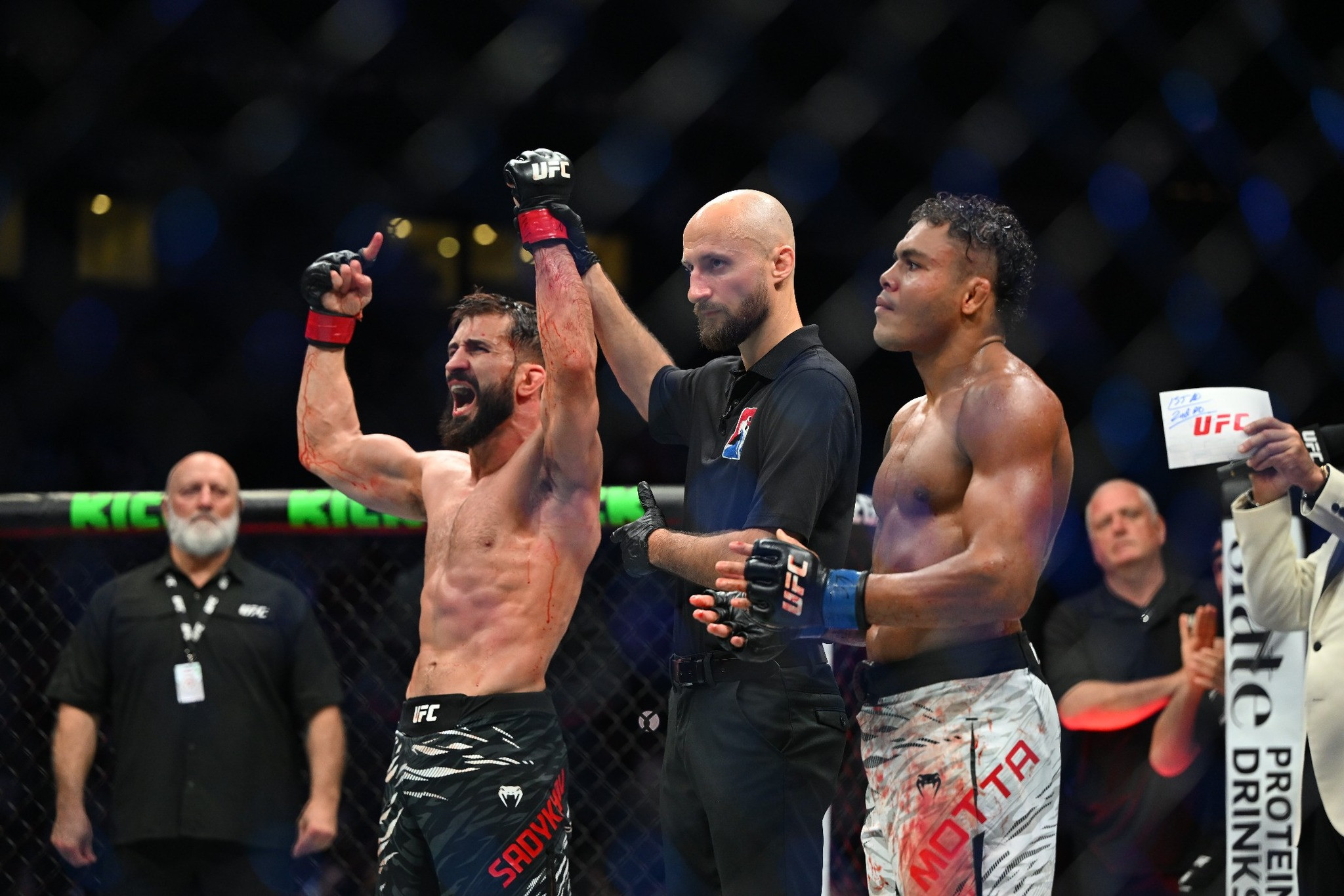 Исторический UFC в Баку: почти 15 000 посетивших и самый продолжительный